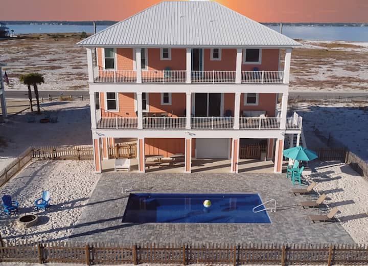 Peachy Queen | Beach Retreat W/ Pool & Views - Navarre, FL