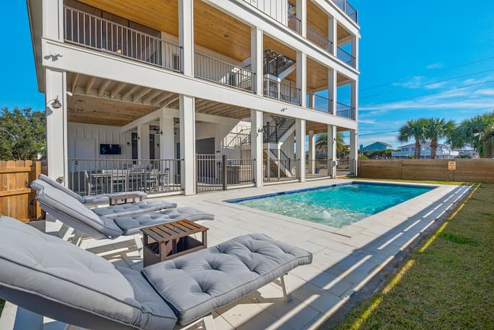 Destination Perfection | Rooftop Views + Pool - Gulf Breeze, FL