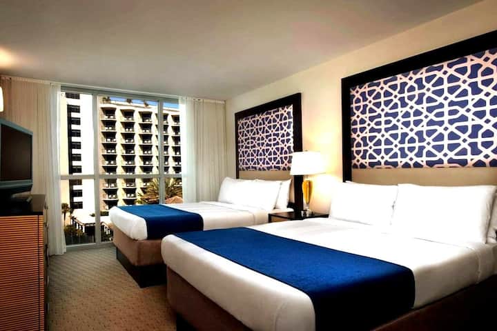 3 Marco Crystal Shores Beachfront Resort - Marco Island, FL