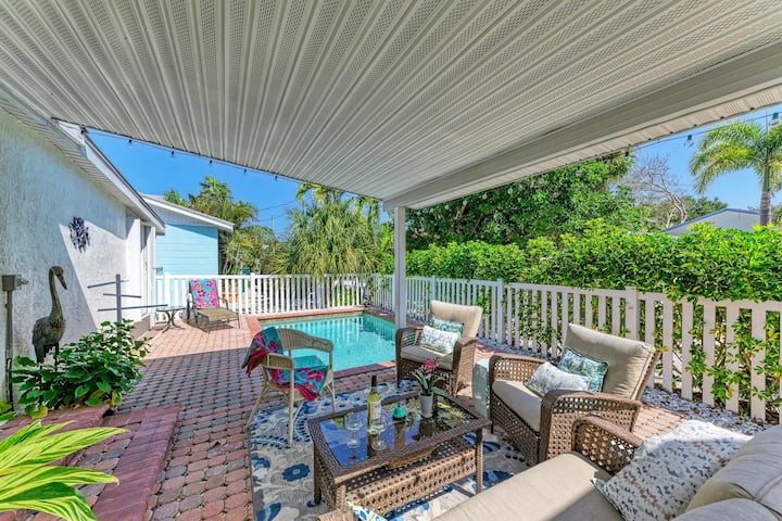 Seashell Oasis: 2.5 Blocks To Gulf & Bay, Pool - Anna María, FL