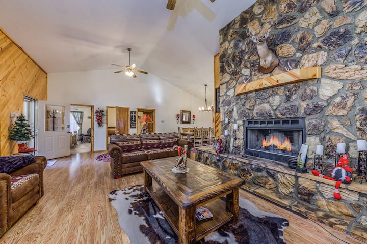 Saddles N Spurs | Hot Tub| Wildlife - Ruidoso, NM