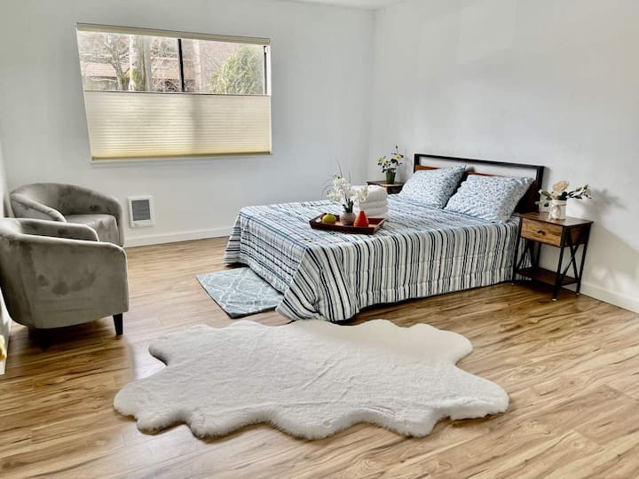 2b2b Mercer Island Best Location - Mercer Island, WA