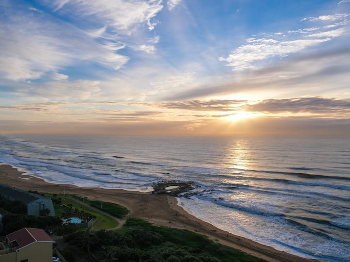 Blue Horizon | Sea Views | Braai | Pool - Amanzimtoti