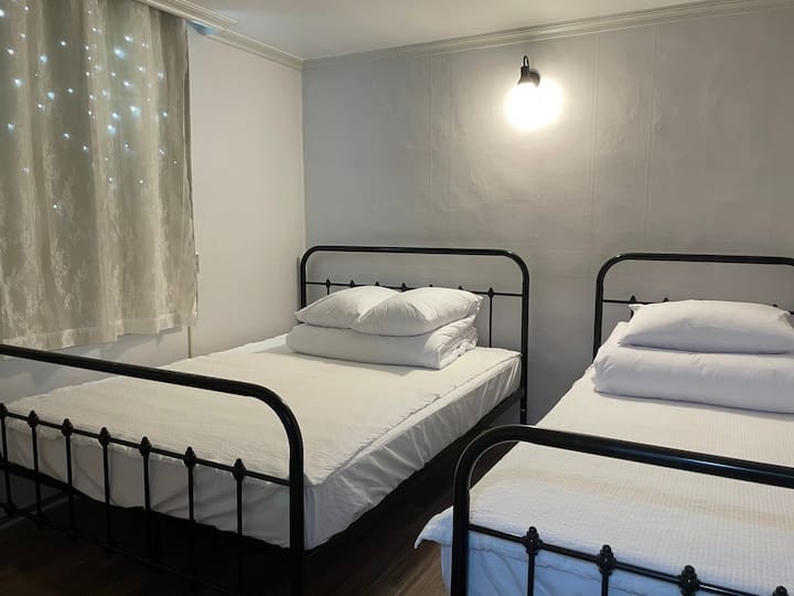 순천역과 터미널 가까이에 위치한 가성비 좋은 23인실 - Suncheon-si