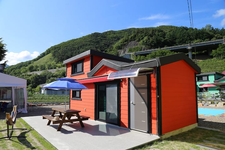 단양의 풍경과 계곡에서 휴식을 취할 수 있는 오렌지룸 - Gumi-si