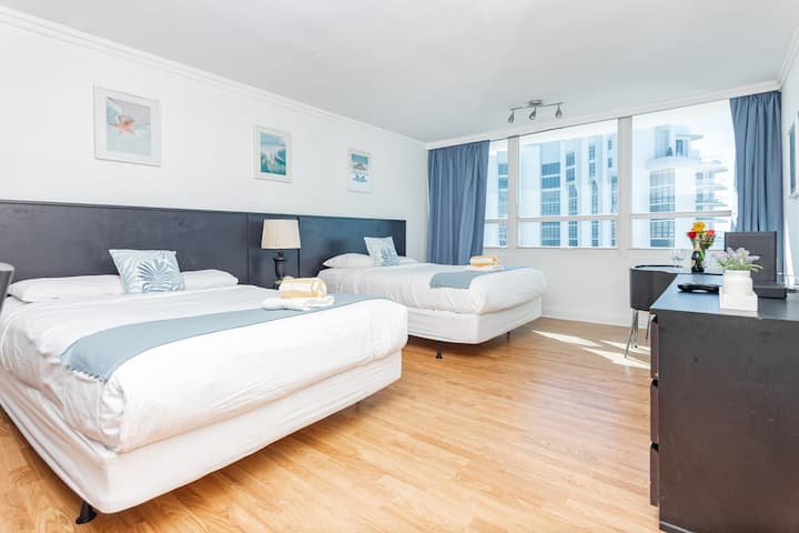 Oceanfront Resort City Bay View Free Parking - Miami Beach, FL