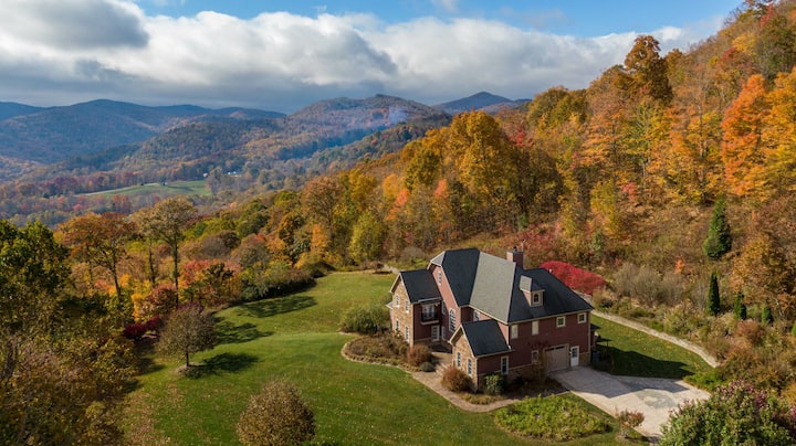 Mountain Gem-6 Bedroom W/ Pool Table & Hot Tub! - Boone, NC
