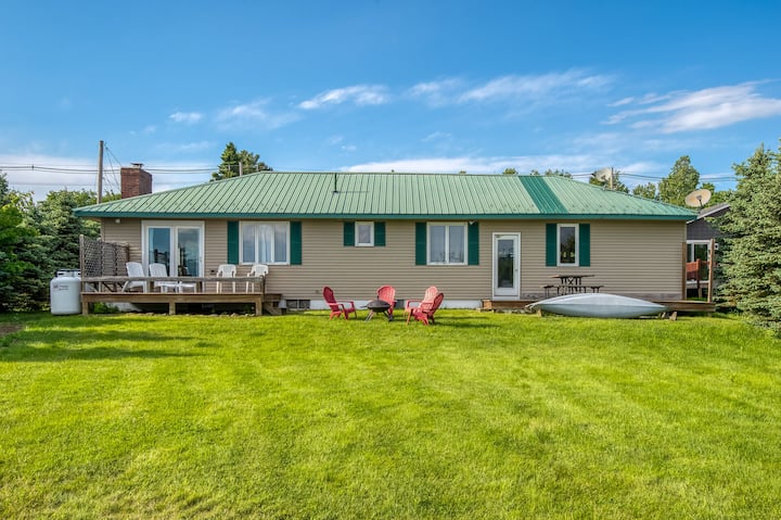 Intown Lake House - Downtown Home On The Lake! - Rangeley Lake State Park, Rangeley