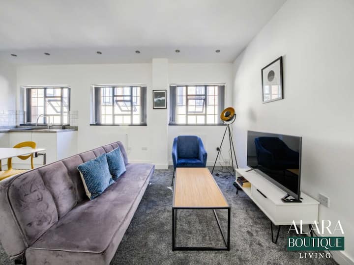 City Centre 2br Townhouse | Perfect For Work & Get - 