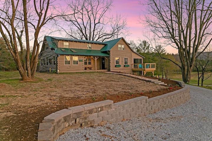 Big Log Cabin At Deerwoode Reserve - Brevard, NC
