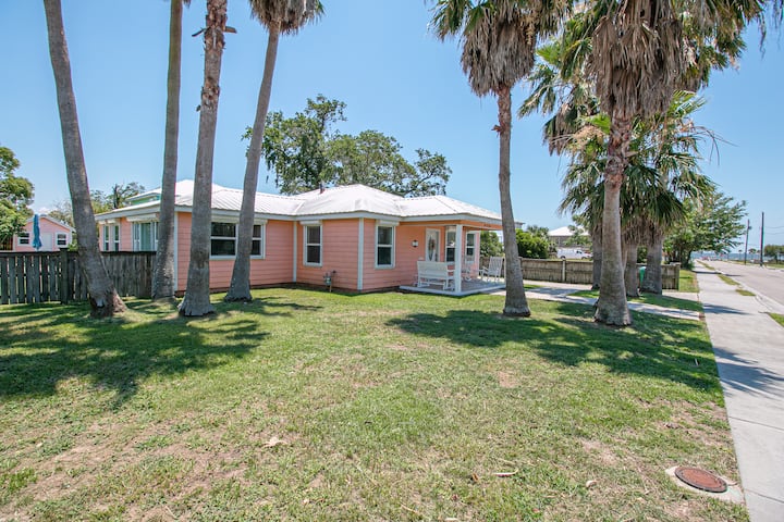 Flirty Flamingo! Introductory Prices: New Home + I - ガルフポート, MS