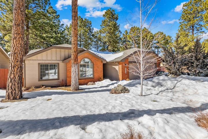 Spring Break | Backyard Smores, Skiing, Fireplace - Flagstaff, AZ