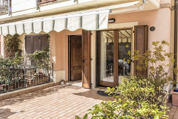 S289 - Sirolo, Delightful Apartment With Porch - Sirolo