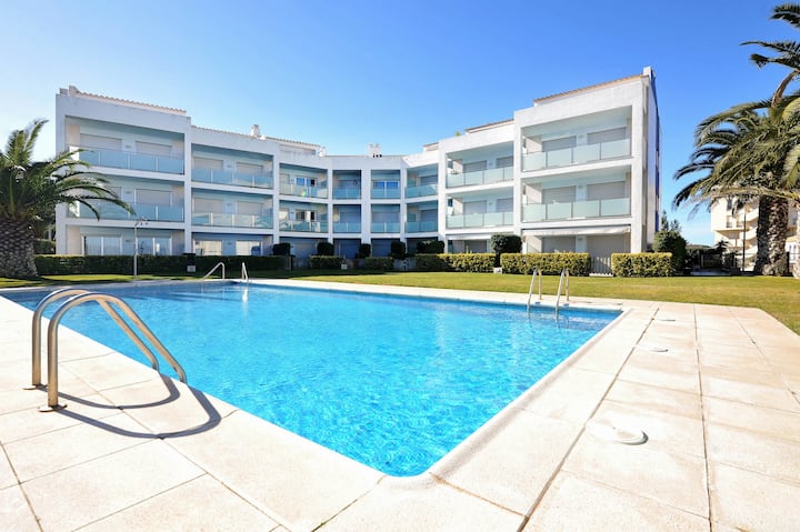 El Moll : Bel Appartement à L'escala Avec Vue Sur - Albons