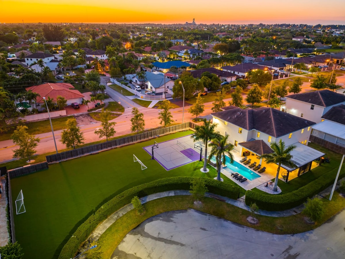 Pickleball/Gameroom/Soccer Field/Pool - Houses for Rent in Miami ...