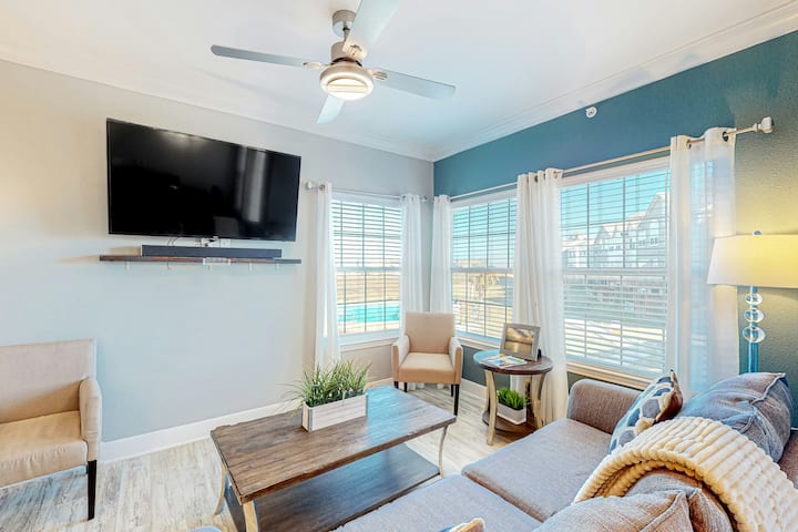 2br Near Beach With Balcony, W/d, & Pool Access - Corpus Christi, TX