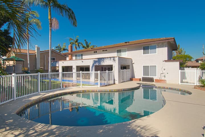 Funtierland + Pirate's Lair + Cerca De Disney + Pool + Game Room + Patio Trasero - Brea, CA