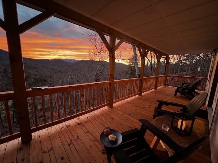 Secluded Mountaintop Home On 10 Acres - Franklin, NC