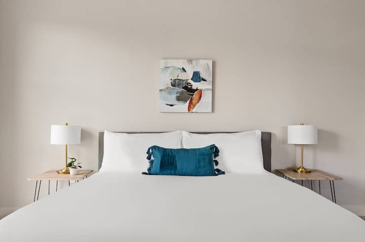 Kasa | Family 2bd With Pool & Gym Access | Denver - Denver, CO