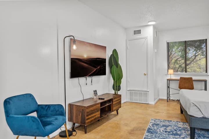 Perfect For Large Groups-1bdr (3 Beds) Sleeps 6 | - Austin, TX