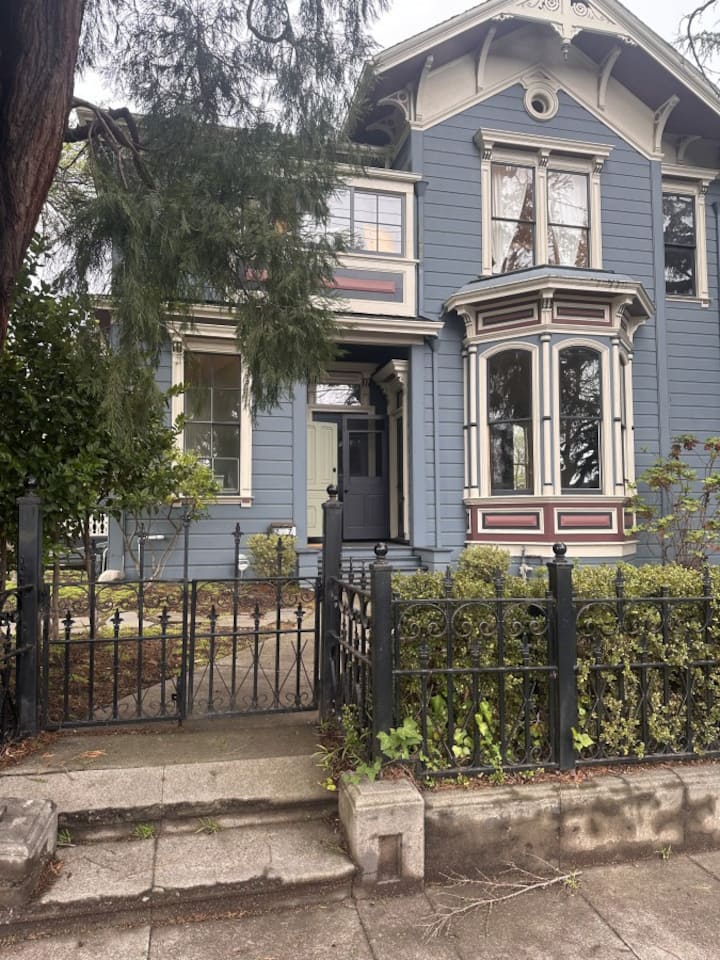 Historic Home - Walk To Campus - Parking Available - Berkeley