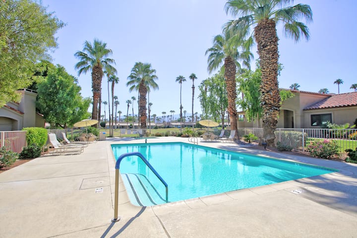 Large-spacious-fitness Room-close To Pool-v3859 - パームデザート, CA