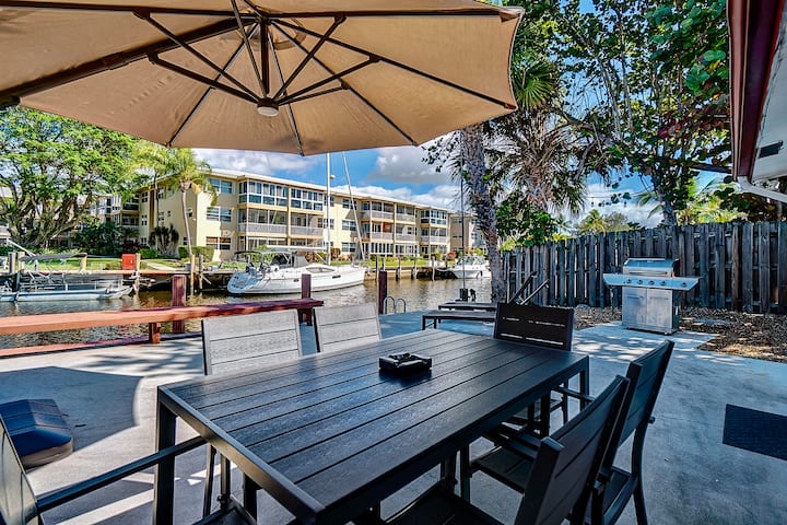 Waterfront Haven: Yacht Views In Citrus Isles - Fort Lauderdale, FL