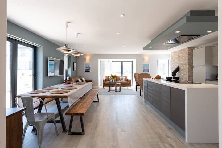 Trem Y Don: 5‑bed Beachside Retreat Rhosneigr - Anglesey