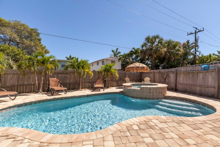Island Charm W/exceptional Pool Is Ready - Fort Myers Beach, FL