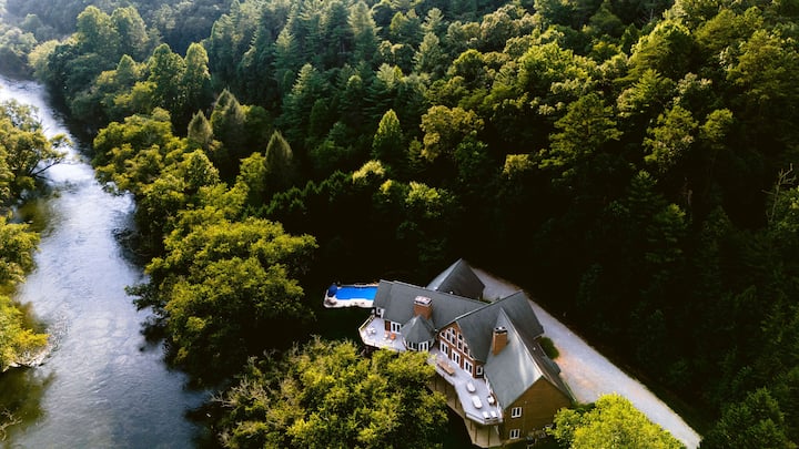 Luxury Riverfront Pool Theater Games Hot Tub - Blue Ridge, GA