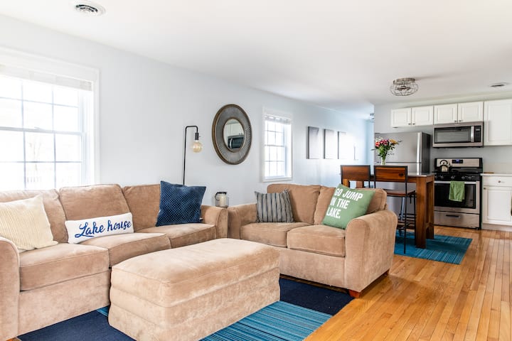 Downtown Nb Cottage W/guest Home, Walk To Beach - New Buffalo, MI