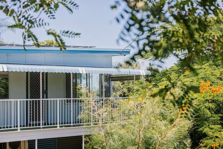 Sharon - Pet Friendly Beach Cottage In Town - Yamba