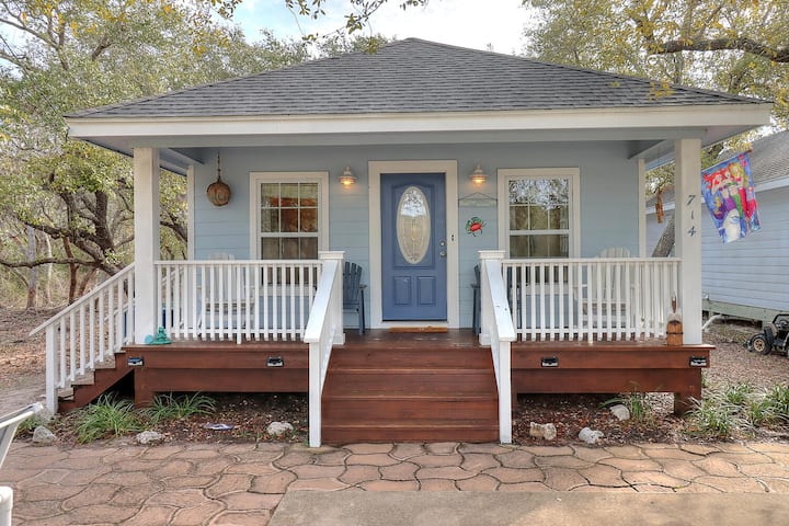 2 Bedroom 2 Bath Coastal Cottage In Rockport 2 Min - Rockport, TX