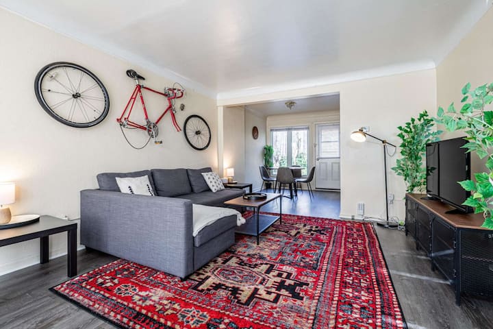 Large 4br Stadium Getaway, Walk To The Big House! - Ann Arbor, MI