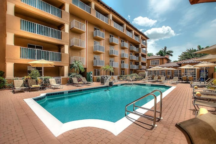 Close To Naples Beach + Restaurant. Bar. Pool. - Naples, FL