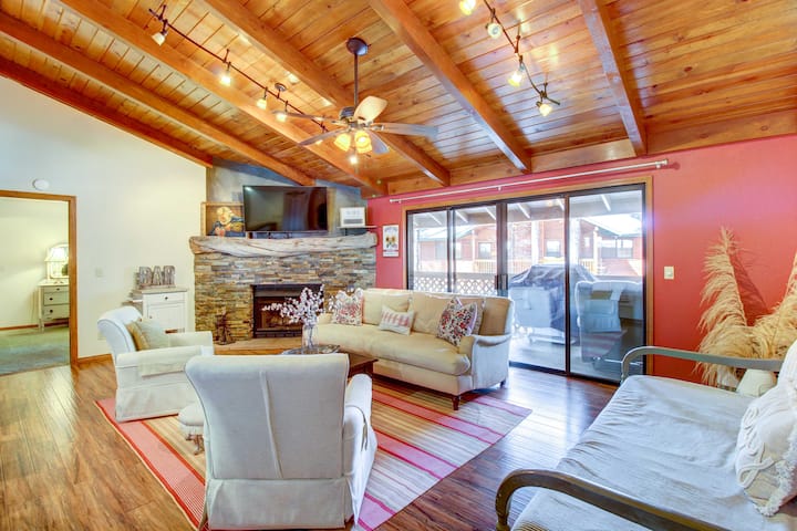 Near Golfing & Hiking: Pinetop Vacation Rental! - 派托普湖畔