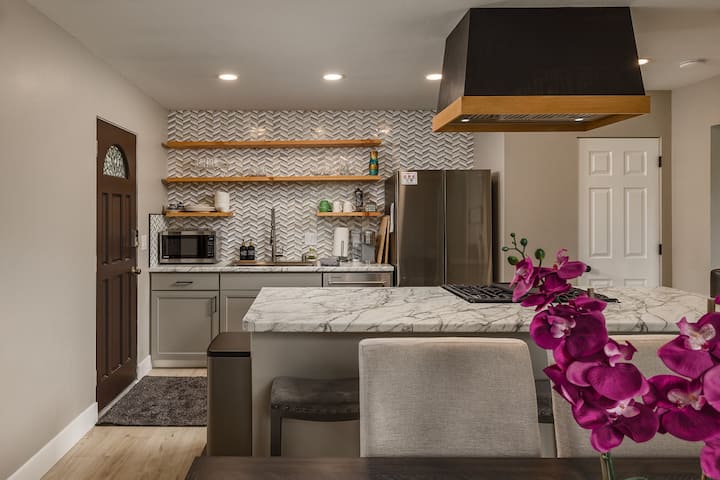 Beautiful 3bdr Home Steps Away From Parks & Trails - Anchorage, AK