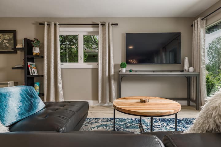 Beautiful 3bdr Home Steps Away From Parks & Trails - Anchorage, AK
