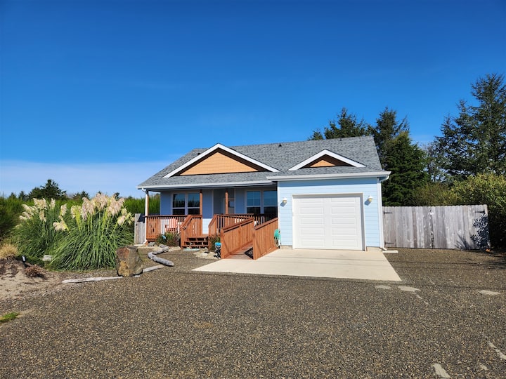 Heron Haven - Beautiful Newer Canal Front Home - Ocean Shores, WA