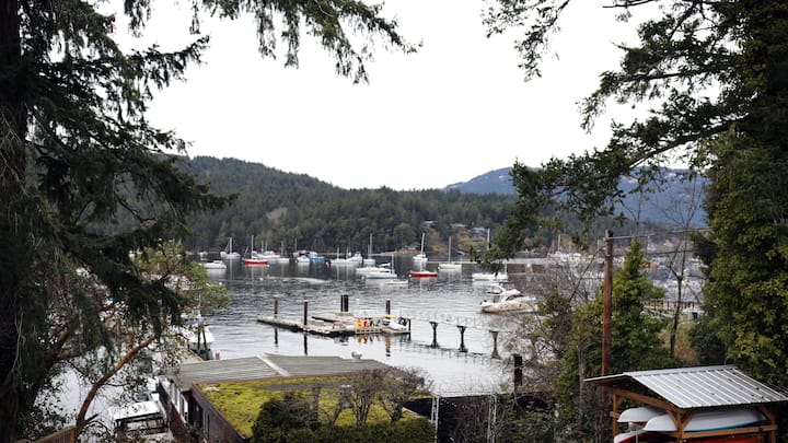 #161 Brentwood- 3 Bedroom. Beautiful Ocean View - Sidney
