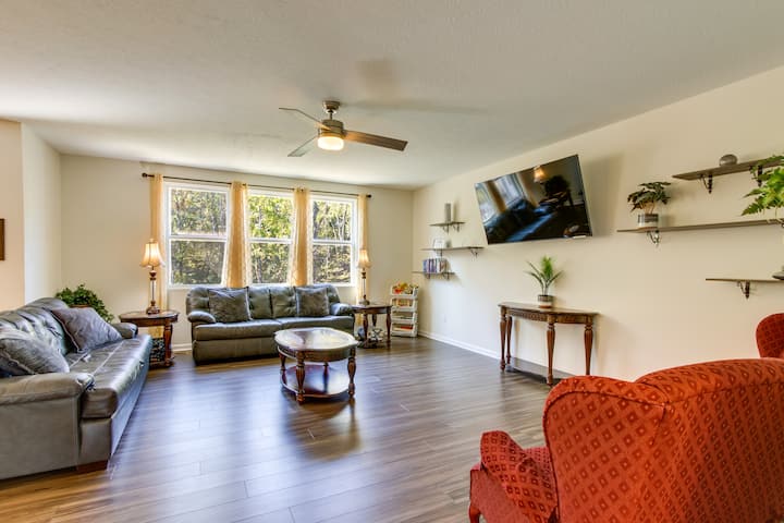 Private Backyard! Spacious Home 25 Mi To Columbus - New Albany, OH