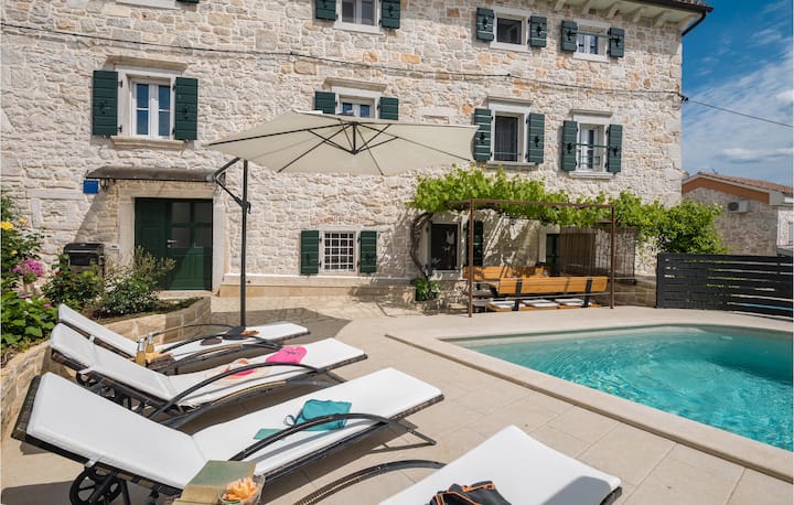 Pet Friendly Home In Porec - ロビニ