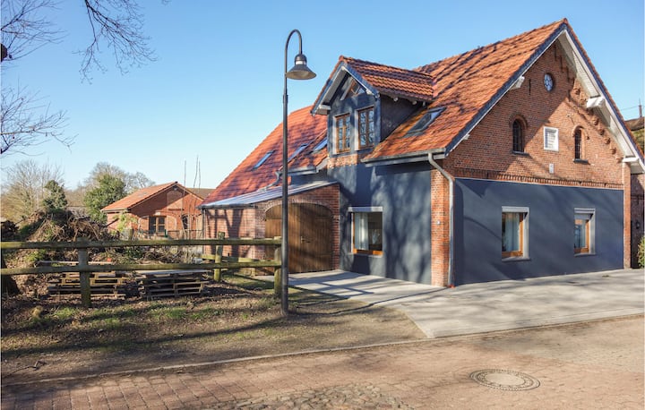 2 Bedroom Amazing Apartment In Loxstedt - Brake (Unterweser)