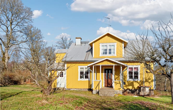 Stunning Home In Fridlevstad With Kitchen - Karlskrona