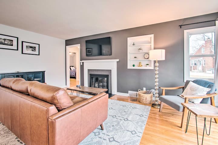 Pet-friendly Uptown Normal Home: Steps To Isu - Bloomington, IL