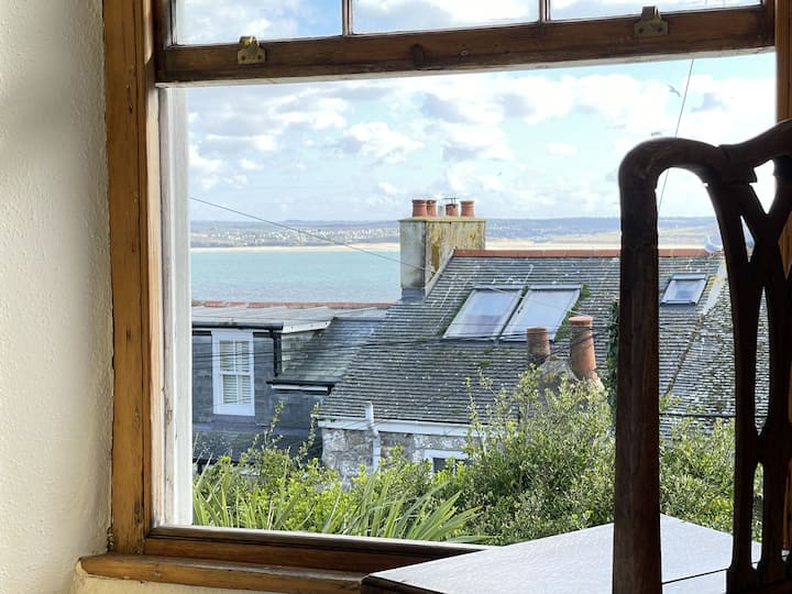 9 Bowling Green Terrace With Courtyard Garden! - St Ives