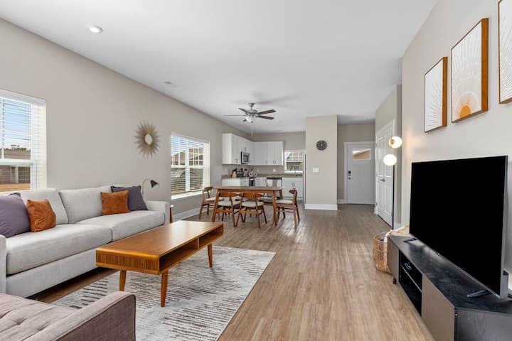 Stylish New Build! 2br Condo W/ Patio & Garage - Wyoming, MI