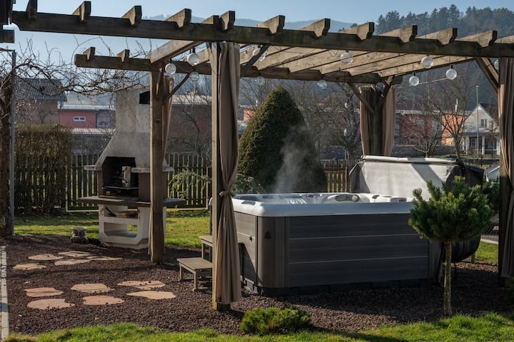 5br Garden Villa With Ev Charger And Hot Tub - Maribor