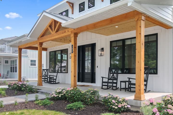 Experience South Haven | Near Lake | Game Room - South Haven, MI