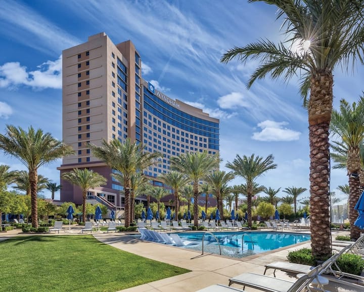 Wyndham Desert Blue | 3br/2ba King Resort Suite - Las Vegas, NV